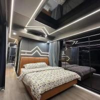China Space Capsule Container House - 4m x 8m Customizable Steel Structure with 15mm Floor & -40°C to 40°C Temperature Range for sale