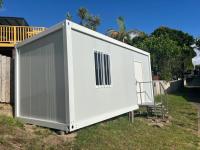 China 20FT/40FT Prefabricated Luxury Container House with 8 Magnitude Earthquake Resistance and Waterproof Roof Design for sale