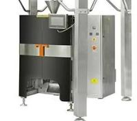 China Chicken Paw Vertical Pillow Bag Packaging Machine 320-720mm Film Width 220V for sale