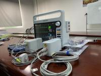 China 8 language Portable Patient Monitor 15 inch TFT LCD Screen ICU Cardiac Monitor for sale