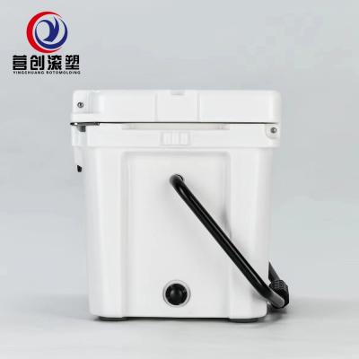 China Roto Molding Tech Fishing Rotomolded Cooler Box 25L-80L with 40-60mm Insulation and Tie Down Points for sale