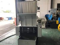China Industrial Plastic Crusher Machine 2.2KW 380V with 200-300kg/h Capacity and 6 Blades for sale