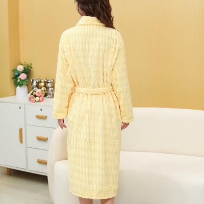 China Luxuriously Plush Coral Fleece Bathrobe 300 Grams 120cm Thick Soft For Women for sale