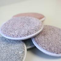 China 12x12cm Bamboo Charcoal Coral Fleece Microfiber Facial Pads OEM / ODM for sale