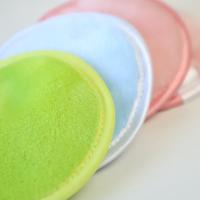 China 10cm 6g Coral Fleece Makeup Remover Pad 100% Polyester Reusable Gentle Cleansing for sale