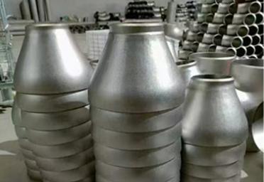 China Steel Pipe Fittings with Butt Welding Connection High Corrosion Resistance WPB Grade Forged Stainless Steel Flanges for sale