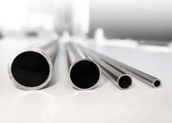 China Stainless Steel Pipe and Tubing with 0.3mm to 150mm Thickness and 1/4 Inch to 48 Inch Diameter for High Temperature Resistance for sale
