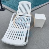 China PP Foldable Lounger Chair 194x76x105cm UV Resistant Sun Protection White for sale
