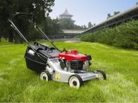 China 22 Inch Self - propelled garden lawn mover , portable petrol Lawn Mower for sale