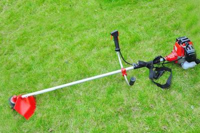 China Strong Power Petrol Brush Cutter For Garden And Agriculture Working 250w for sale