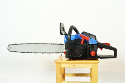 China Hedge Trimmer Gas Powered Chain Saw With Compact Structure 0.65kw/8000rpm for sale