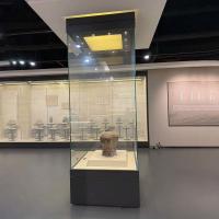 China Custom Museum Display Cabinet Frameless Glass Freestanding Display Cabinets for sale