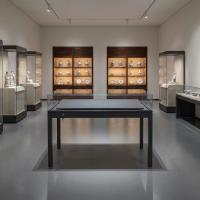 China Table-mount Showcase, 5 Faces Glass, 360°, Gel Module, Books.Custom Tabletop Display Case for sale