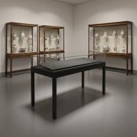 China Table Vitrine, Five-sided Transparency, Complete View, Gel Buffer, Textiles, Custom Table Glass Display Case for sale