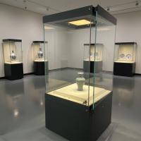 China Frameless Museum Glass Cabinets Easy Installation Museum Standard Display Cases for sale