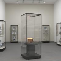 China High End Freestanding Display Case Glass Museum Display Cabinet With LED Lighting for sale
