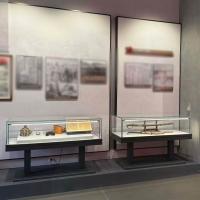 China T Museum Exhibit Display Cases High Durability Adjustable With LED Lighting for sale