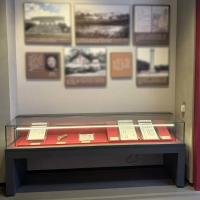China Museum Table Display Cabinet Custom Table-style Cabinet, Five Faces, Full Visibility, Env. System, Letters for sale