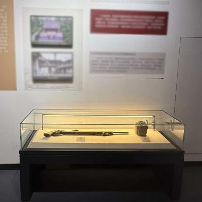China Museum Display Cabinet Custom Table Display Case, Five-sided Glazing, 360-degree, Microclimate, Textiles for sale