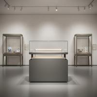 China High End Electric opening Counter Display Case Use Adjustable LED lights for sale