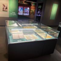 China Museum Display Cabinet Counter Display, Five Transparent Panels, All-angle, Climate Module, Fabrics for sale