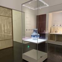 China Custom Low-reflection Glass Frameless Glass Showcase with Hinged Opening Freestanding Glass Display Cabinet for Museums for sale
