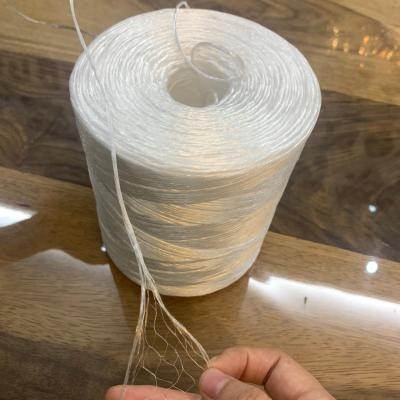 China UV Stabilised Black White Polypropylene yarn 1000m/kg 1200m/kg 1500m/kg Tomato trellis and Vine twine for sale