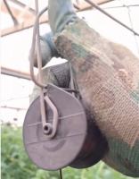 China Tomato Roller Hook with Twine | Greenhouse Plant Support Hook for Tomato, Cucumber and Vine Crops for sale