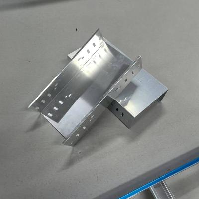 China Lightweight Aluminum Cable Tray 50-150mm Height 3-6m Length Medium Duty Wire Protection System for sale