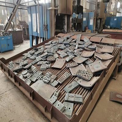 China Lost Foam Cast Iron Wearing Plate For Asphalt Mixing Plant for sale