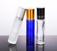 China Red Blue Green Colored Glass Roller Ball Bottles 10ml 15ml Plastic Cap for sale