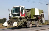 China Self - Propelled 132kw Tomato Harvester , Reciprocating Cutting with Seedling Teeth for sale