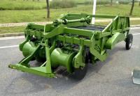 China Three Point Hitch Connection Gear Drive Potato Harvester with 2 Working Rows Hoe Type for sale