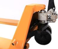 China 3000kg 1.15m Long Warehouse Transport Equipment Manual Pallet Truck With AC Pump for sale