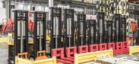 China 1000 KGS Manual Hydraulic Hand Lift Stacker With Straddle Leg / Adjustable Forks for sale
