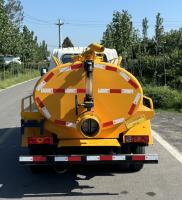 China 800 Kg/Cubic Meter Sewage Vacuum Pump Truck For Feces Collection Medium Density for sale