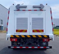 China Green Energy Guardrail Cleaning Truck High Precision With Satellite Positioning Function for sale