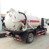 China OEM 2000L Capacity Euro 4 Emission Standard Carbon Steel Tank Vacuum Suction Truck for Septic and Fecal Waste for sale