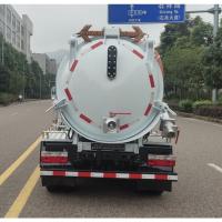 China OEM 2000L Capacity Euro 4 Emission Standard Carbon Steel Tank Vacuum Suction Truck for Septic and Fecal Waste for sale