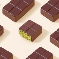 China Dubai Style Pistachio Paste Chocolate Solid 70g Chocolate Bar Ball Shape Chocolates for sale