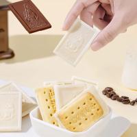 China Cocoa Butter Chocolate Coated Cookie Dark Chocolate White Chocolate Flavor Chocolates for sale