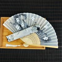 China [I AM YOUR FANS] Hot Selling Folk Craft Japanese Bamboo Folding Fan Sakura&butterfly Silk Hand Fans With Pouch for Wedding for sale