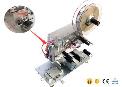 China Round bottle semi automatic label applicator machine / bottle labeling equipment for sale