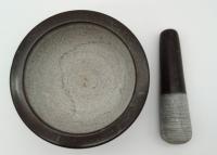 China Black Stone Mortar And Pestle , Garlic Grinder Stone Environment Friendly for sale