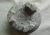 China Custom Shape Granite Stone Bowl Outside Honed Finish Non Toxic With 3 Legs for sale