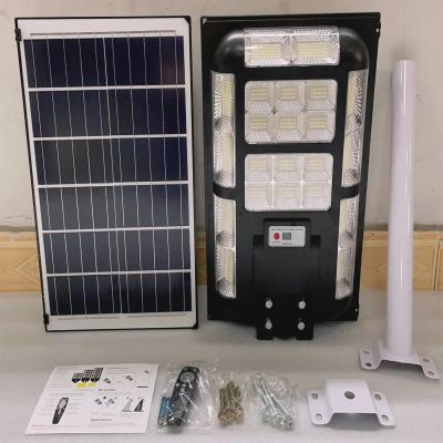 China Waterproof Integrated Solar Street Light 200w High Lumen LED Street Light With Solar Panel for sale