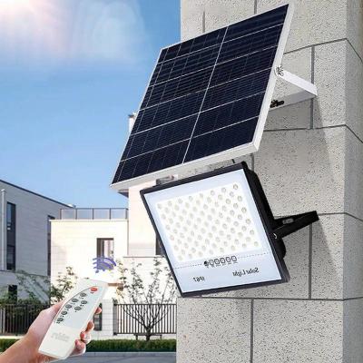 China IP67 Waterproof Solar Powered Landscape Flood Lights Outdoor With 8AH Battery for sale