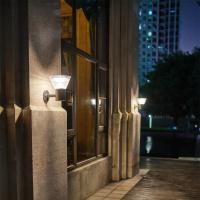 China Exterior Modern Waterproof Solar Wall Light Hotel Garden Led Ip65 Solar Wall Lamp for sale