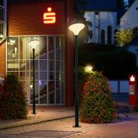 China Garden Lamp With Remote Control Dimmable Brightness Feature for sale