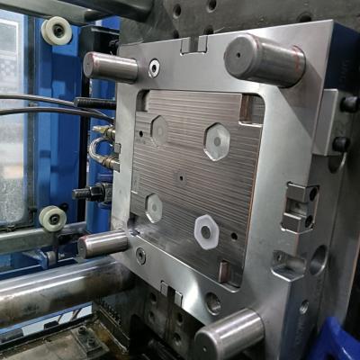 China Cold Runner Plastics Injection Molds Multiple Cavities Sexangle Shape Components for sale